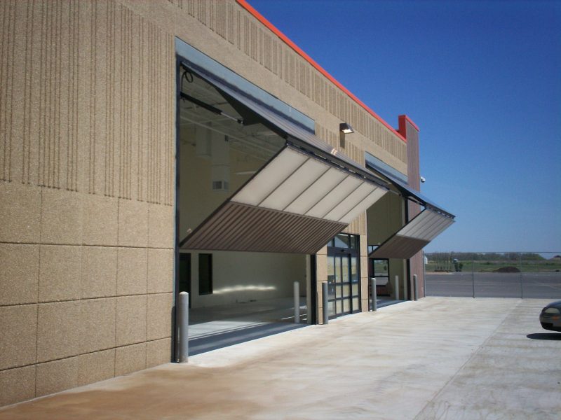 Porte basculante 2 vantaux bifold - Portes pliantes relevantes - EOLE